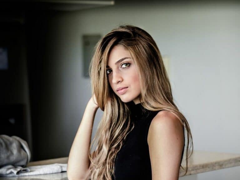 Root Stretch | The Ultimate Guide To The Grown Out Look.